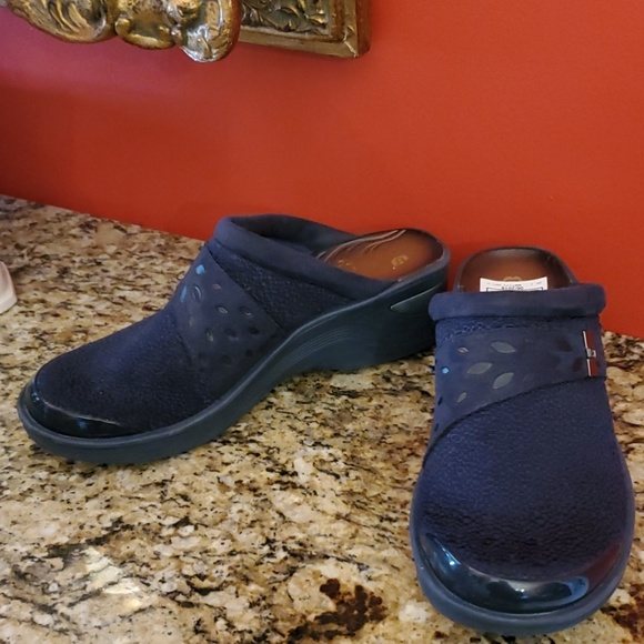 Bzees | Shoes | Bzees Dolce Slip On Clogs | Poshmark